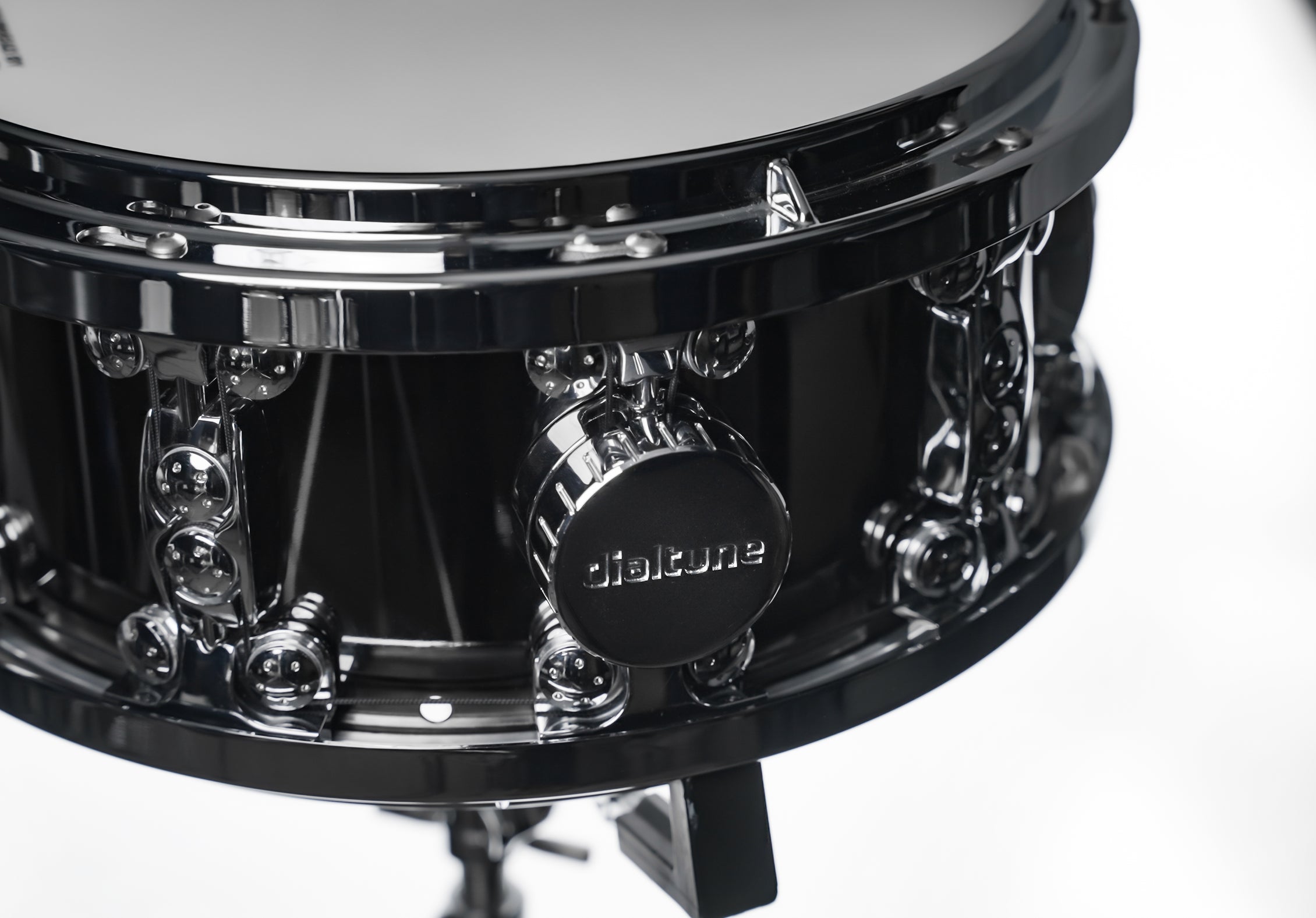 What's the difference between the brass and maple snare shells? – dialtune